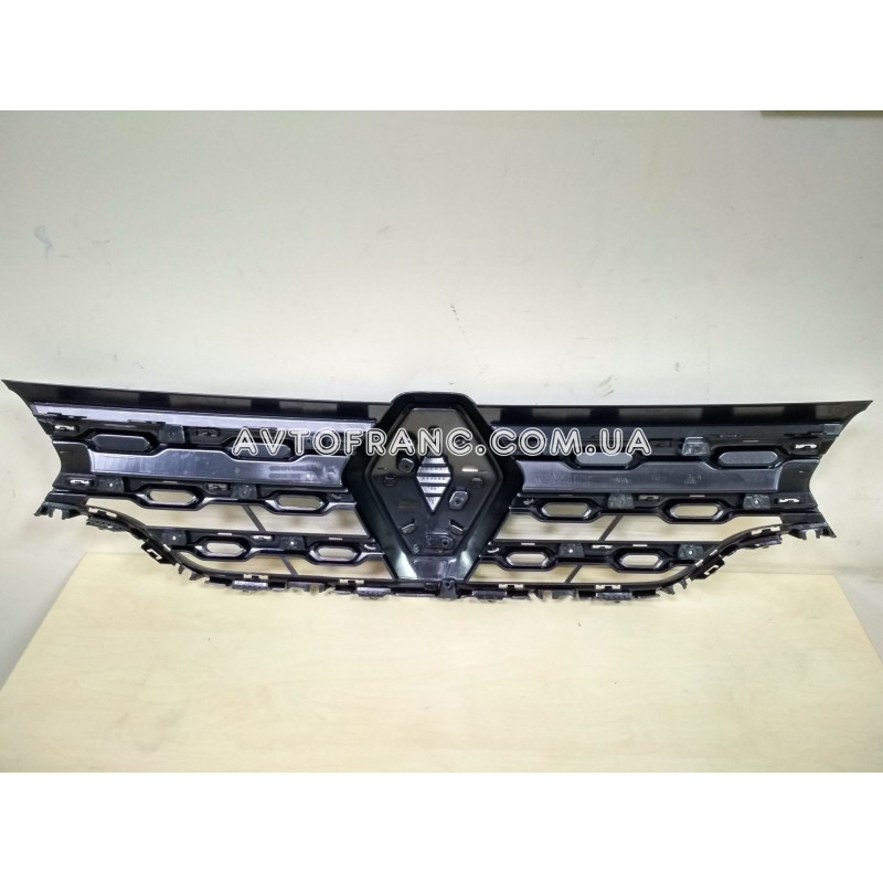 Решітка бампера верхня Renault Duster 2 (2018-...) Оригінал 623107596R