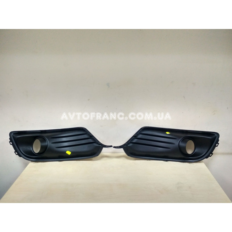 Накладки протитуманних фар Renault Megane 3 (2013-2016) Оригінал 261520438R